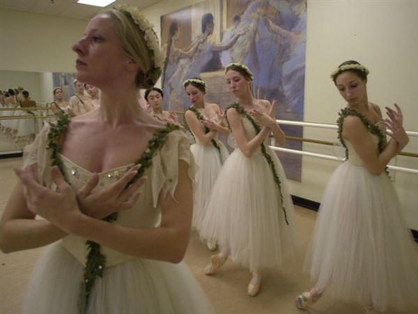 `Giselle' is ballet for grown-ups | The Blade