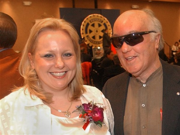 Goofy glamour makes par | The Blade