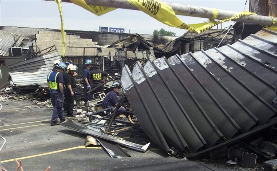 20 federal agents join fire probe at Brondes - The Blade