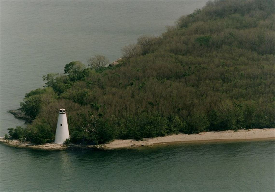 Sisters Island Lighthouse