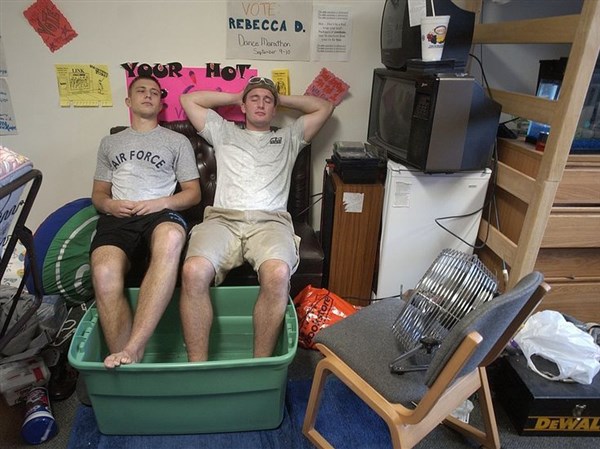 Students hot over sweltering dorm | The Blade
