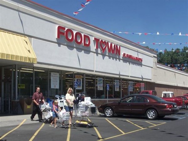 Some Food Town stores to cut hours | The Blade
