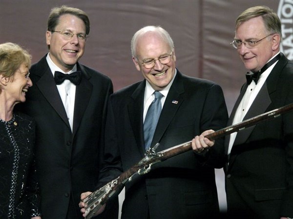Cheney tells NRA Kerry's a threat to gun owners, indecisive on war ...