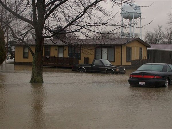 Residents, rivers face off; flooding forces dozens to flee, kills 1 ...