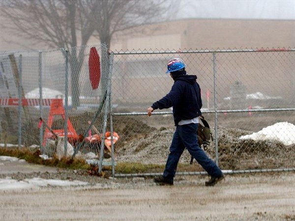 Unions make point at school work site | The Blade