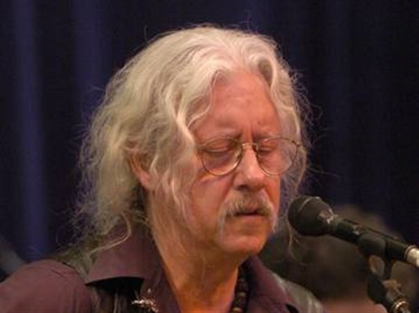 Arlo Guthrie turns any song he likes into his own | The Blade