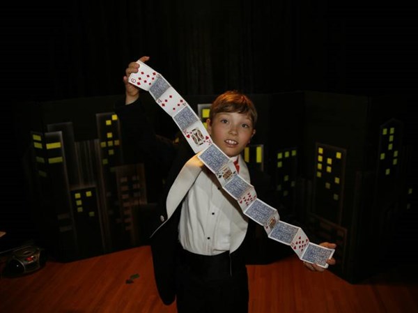 Young magician's showmanship goes well beyond his years | The Blade