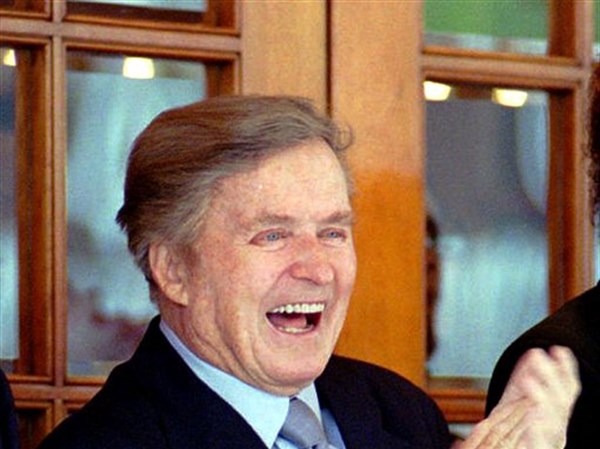 Mike Douglas, former TV talk show host, dies at 81 | The Blade