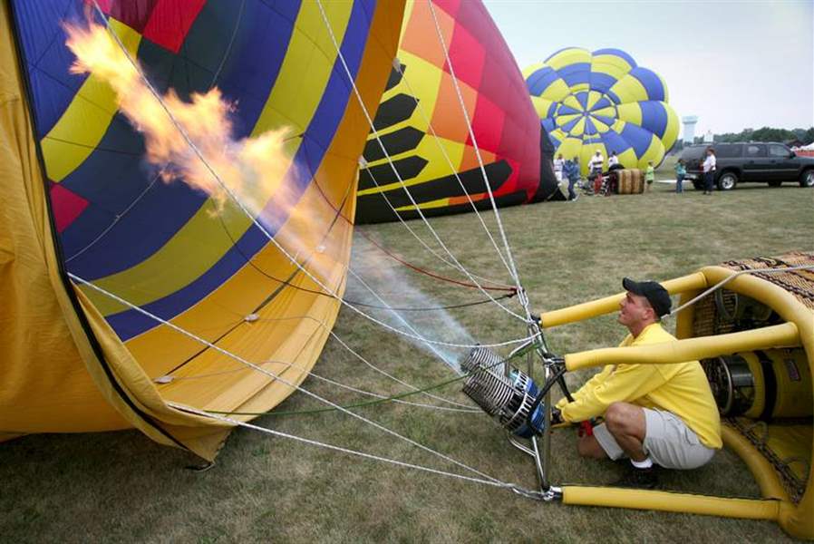 Blade reporter gets his first bird s eye view from a hot air balloon ...