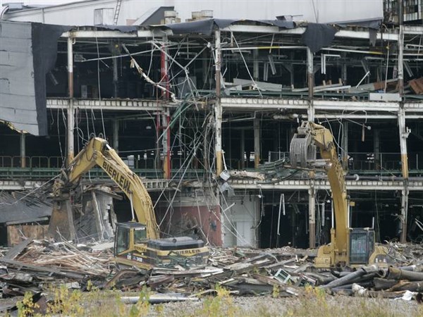 PART OF TOLEDO S AUTOMOTIVE HISTORY FALLING | The Blade