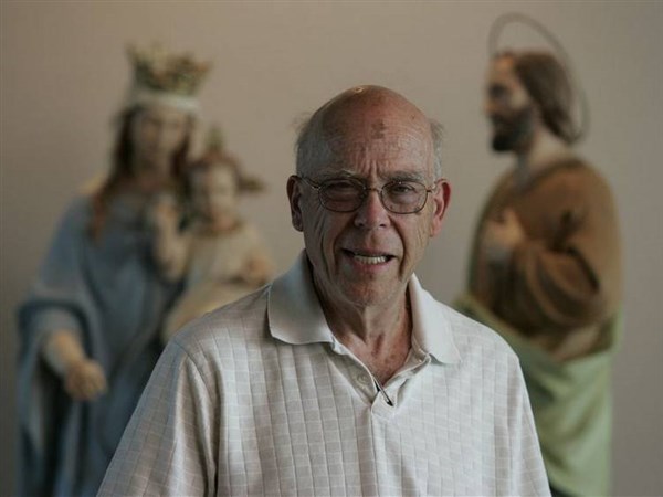 Retiring St. Caspar pastor shares affection with flock | The Blade