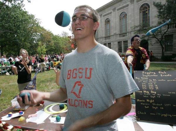 JUGGLING CLASSES WITH CAMPUS CLUBS | The Blade