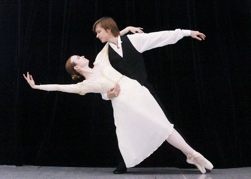 Dracula dances into Collingwood center - The Blade