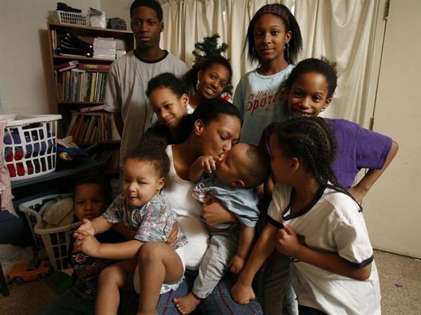 Police presence brings presents for needy family | The Blade