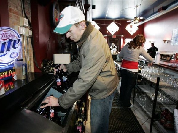 Downtown's Durty Bird reopens as Legends | The Blade