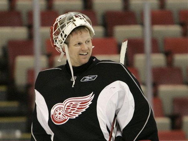 Osgood older, wiser; Red Wings goalie racks up 7-0 mark in playoffs ...