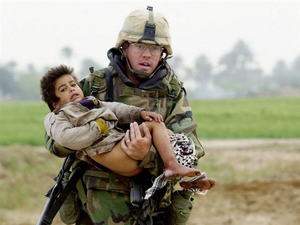 Army medic in Iraq photograph shunned fame | The Blade