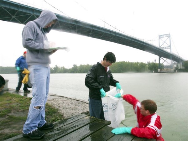 Clean Your Streams day draws 750 volunteers despite rain | The Blade