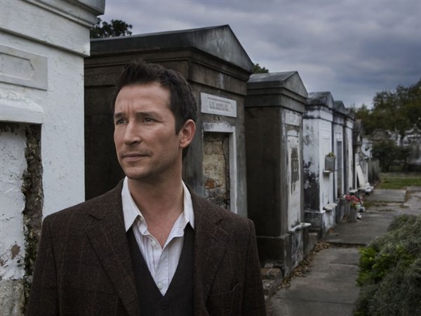 does noah wyle leave the librarians