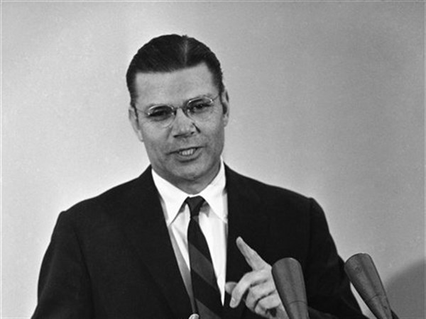 McNamara, defense chief during Vietnam War, dies | The Blade