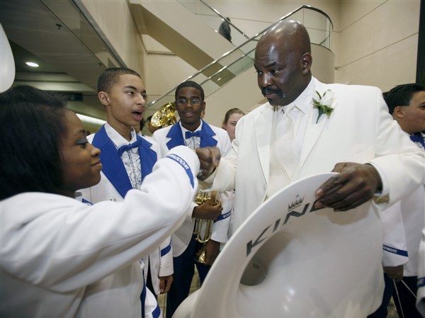 700 toast new mayor at inauguration gala | The Blade