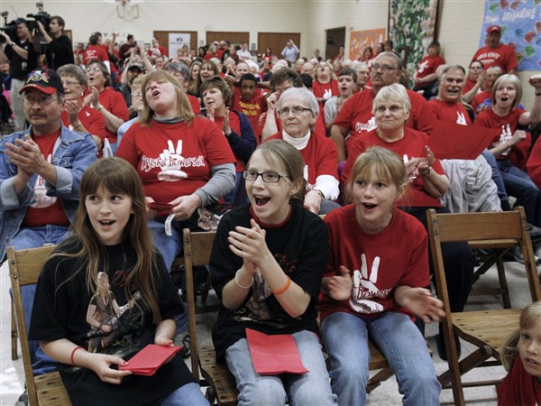 400 screaming fans fill church to cheer their hometown hero | The Blade