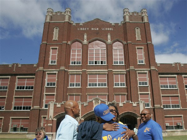 1,500 Libbey alumni return for final good-bye to school | The Blade