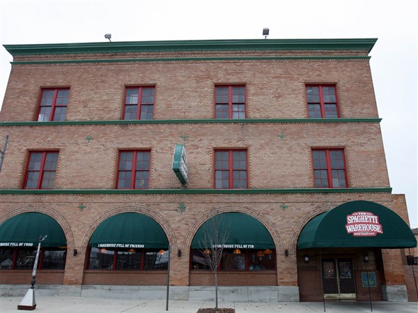 Spaghetti Warehouse * * * : Restaurant chain continues to please hungry ...