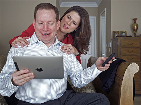 Couples set electronics aside for family time | The Blade