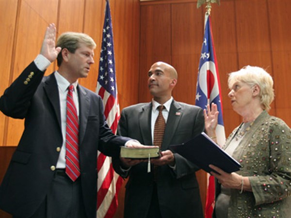 Stainbrook is sworn in | The Blade