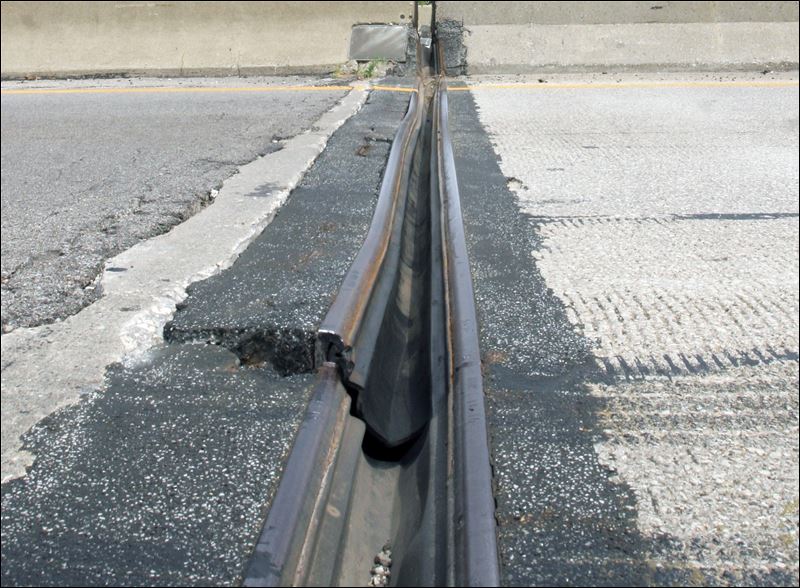 Defective bridge expansion joint causes I-75 delays - Toledo Blade