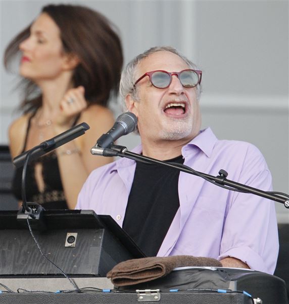 Despite sweltering heat, Steely Dan delivers tight, impressive show ...