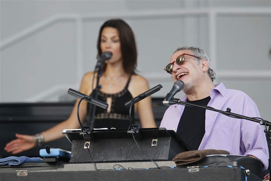 Despite sweltering heat, Steely Dan delivers tight, impressive show ...