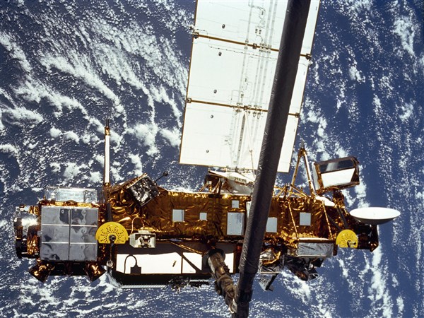 Whew! NASA six-ton dead satellite finally falls, starting death plunge ...