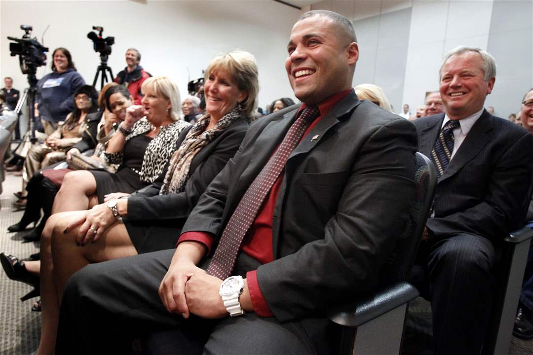 Chief Diggs Sworn In - The Blade