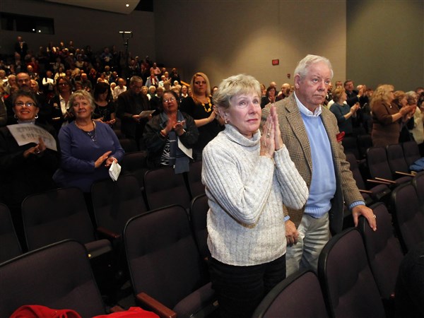 Owens honors war vets with holiday tribute | The Blade