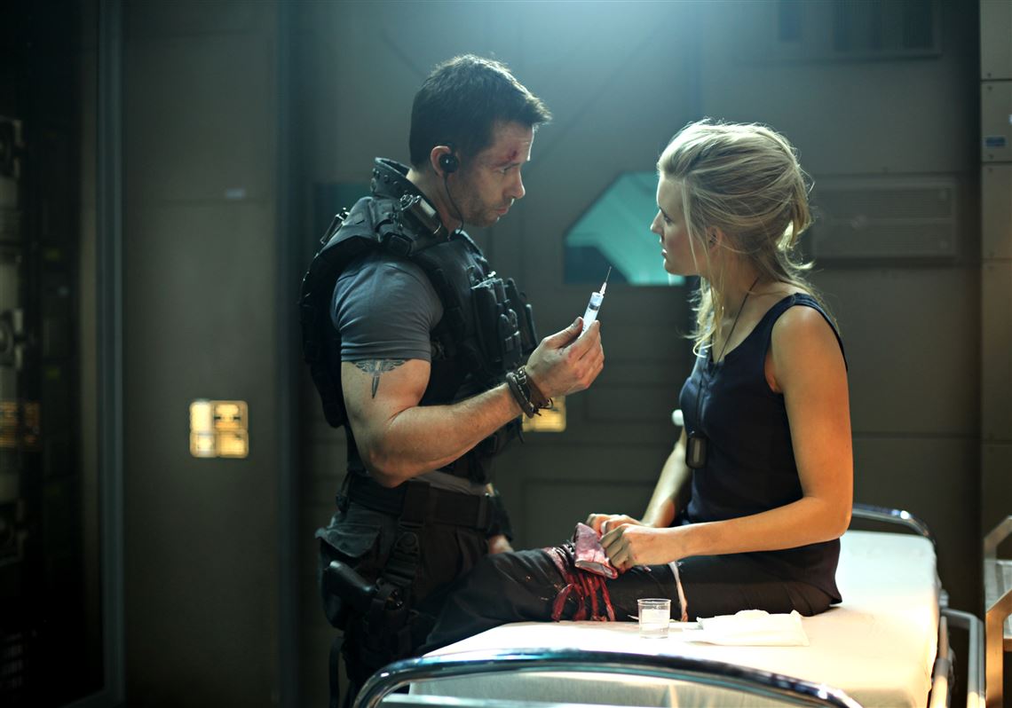 Guy Pearces Warning Offensive Lockout Tshirt