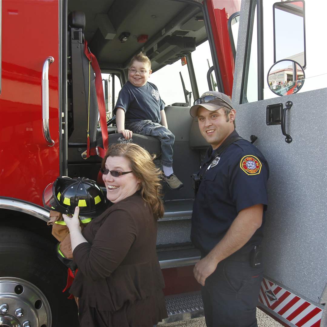 Firefighters blaze special birthday for ill boy, 10 - The Blade