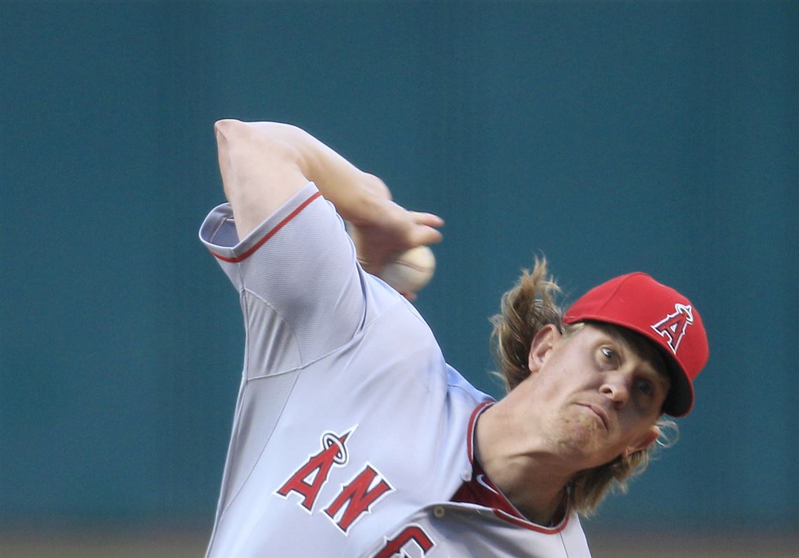 Jered Weaver Pitching