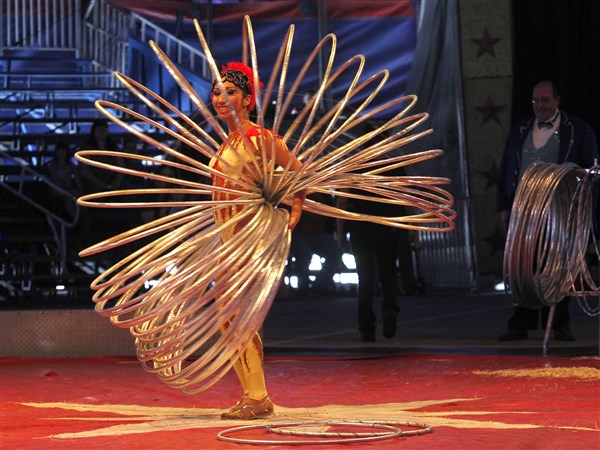 Human, animal performers delight audience in 'big top' performance ...