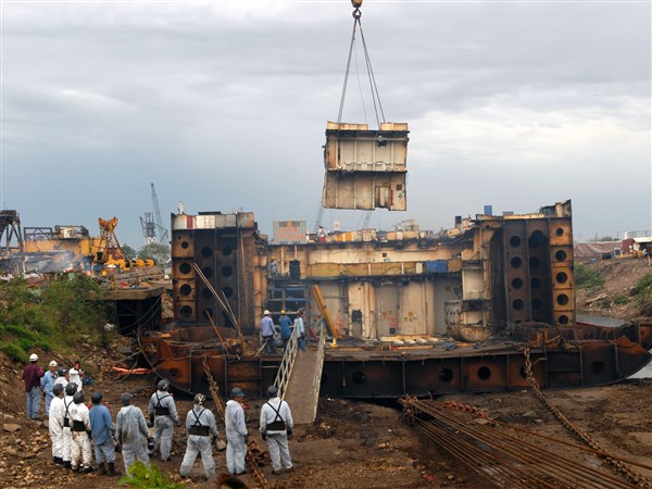 Navy to resume use of retired warships for target practice | The Blade