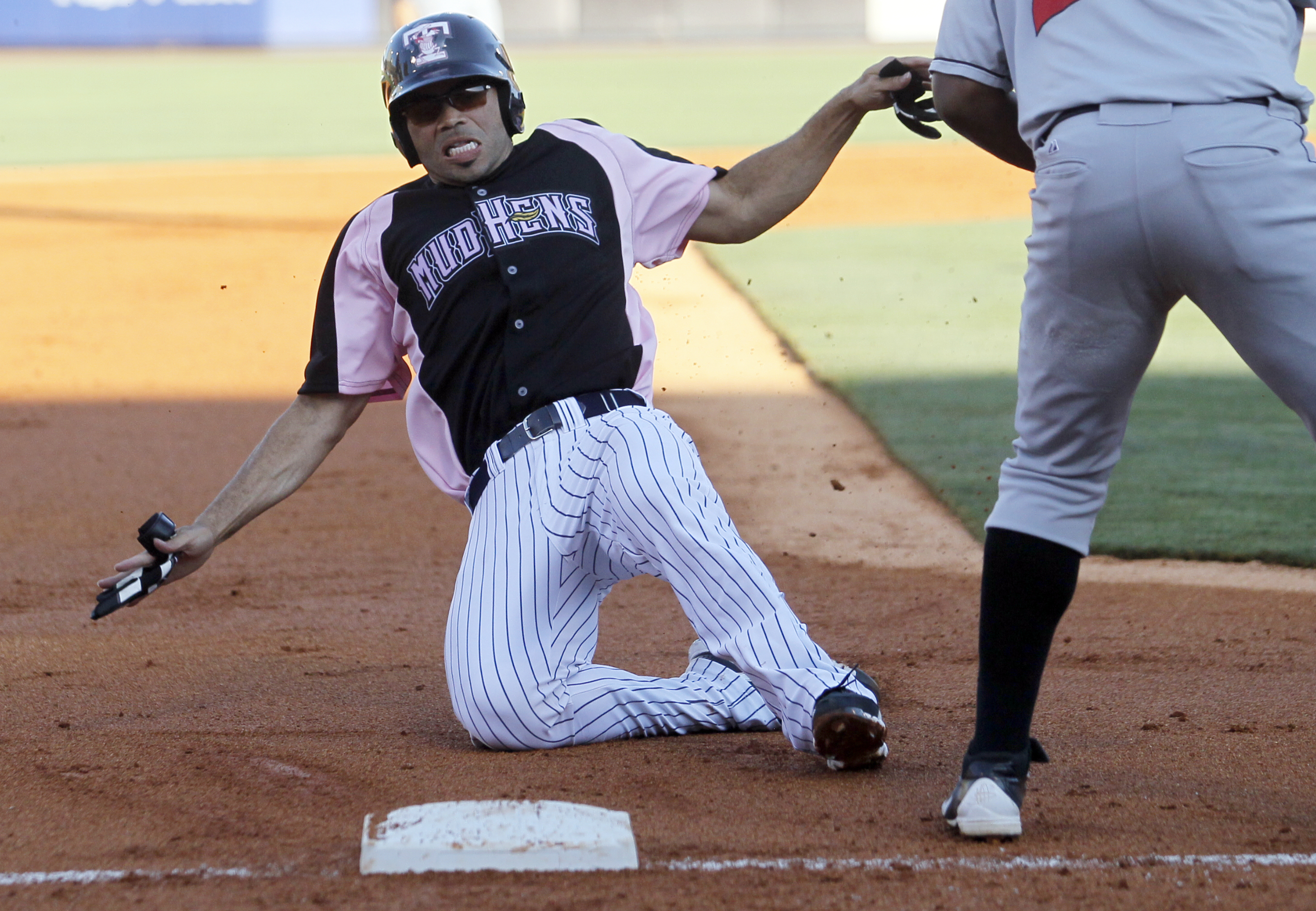 Hens get victory on return home - The Blade