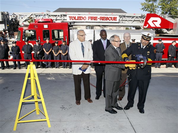 Fire department holds dedication for new East Toledo station | The Blade