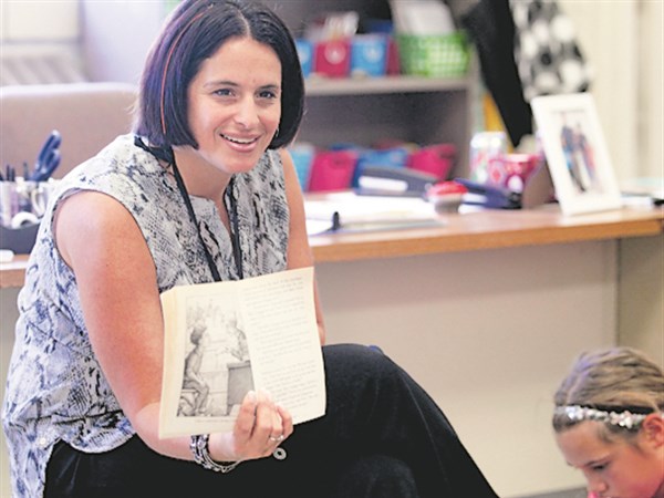 Daughter follows mom's footsteps as teacher of year | The Blade