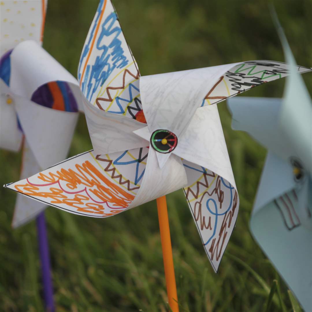 Woodland Elementary Makes Pinwheels for Peace - The Blade