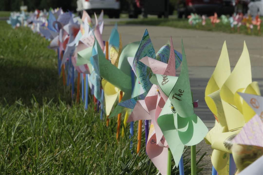 Woodland Elementary Makes Pinwheels for Peace - The Blade