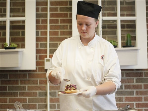 Bacon hogs limelight at fete by Owens culinary arts class | The Blade