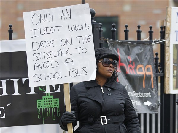 Driver's sentence of holding 'idiot' sign concludes | The Blade