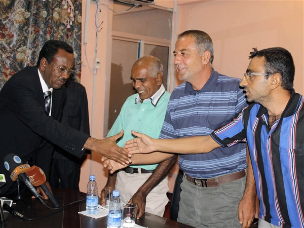 Somali pirates release Syrian hostages held in captivity for 2 years ...