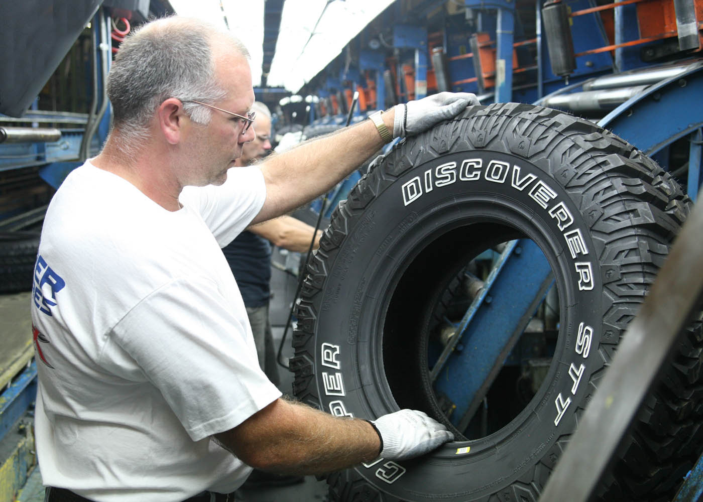 2013 Ford Focus SE, Titanium models to be equipped with Cooper tires ...